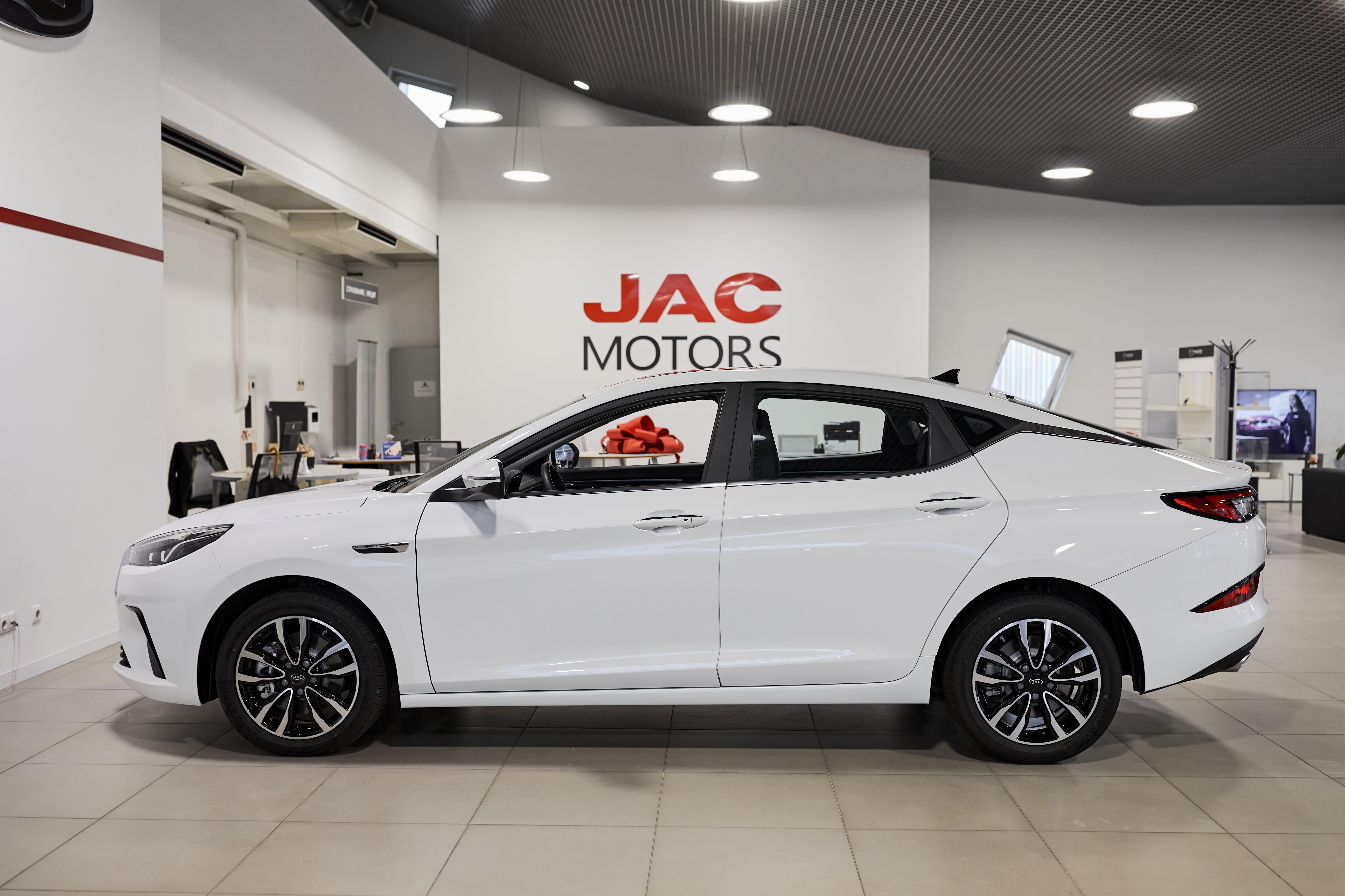 Купить JAC J7 в Минске у официального дилера – цены на Джак J7